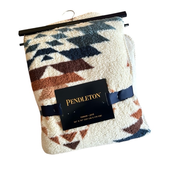 Pendleton | Bedding | Pendleton Sherpa Throw White Sands 5x70 | Poshmark